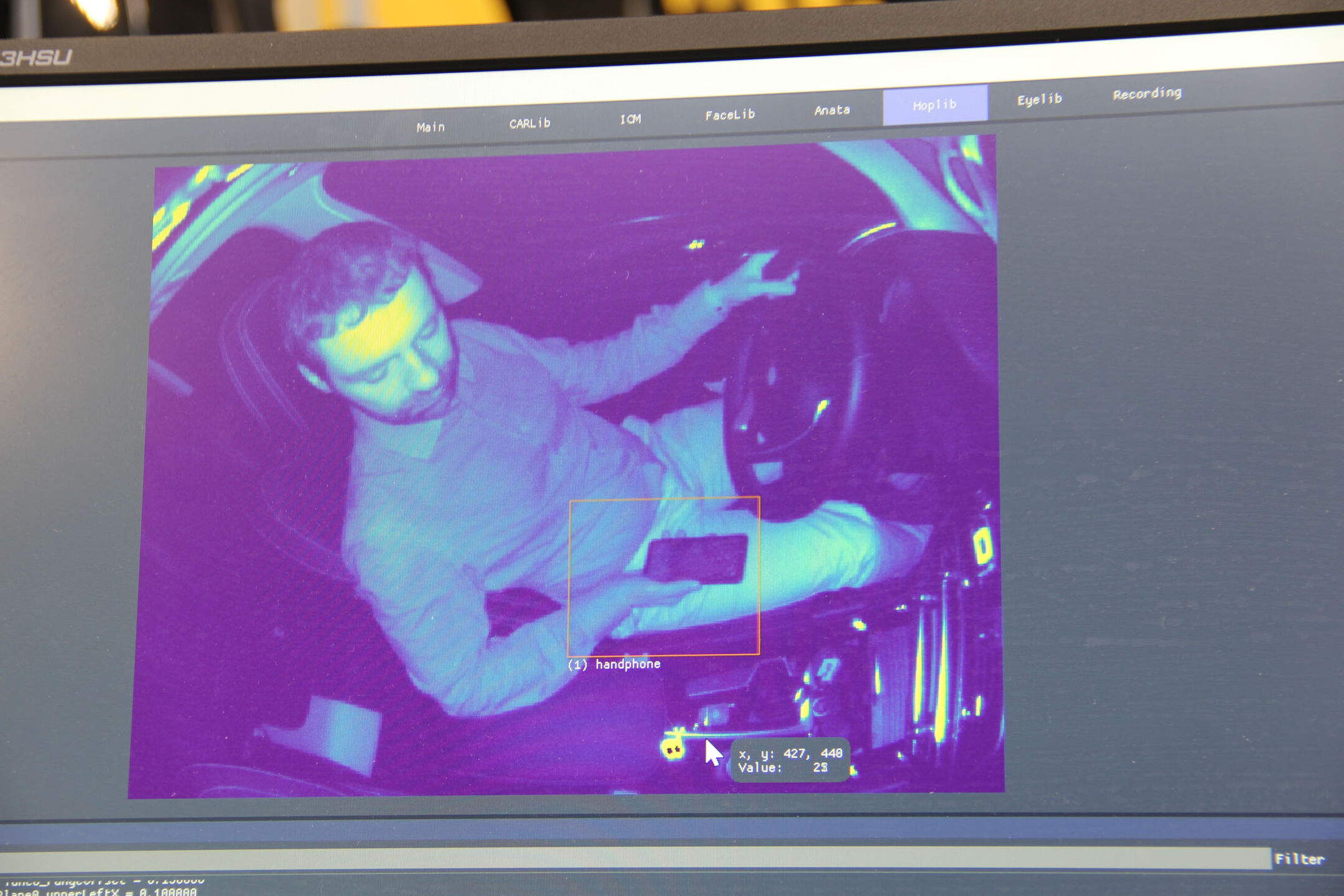 Pregled sistemov za nadzor pozornosti voznika in notranjosti avtomobila | AMZS